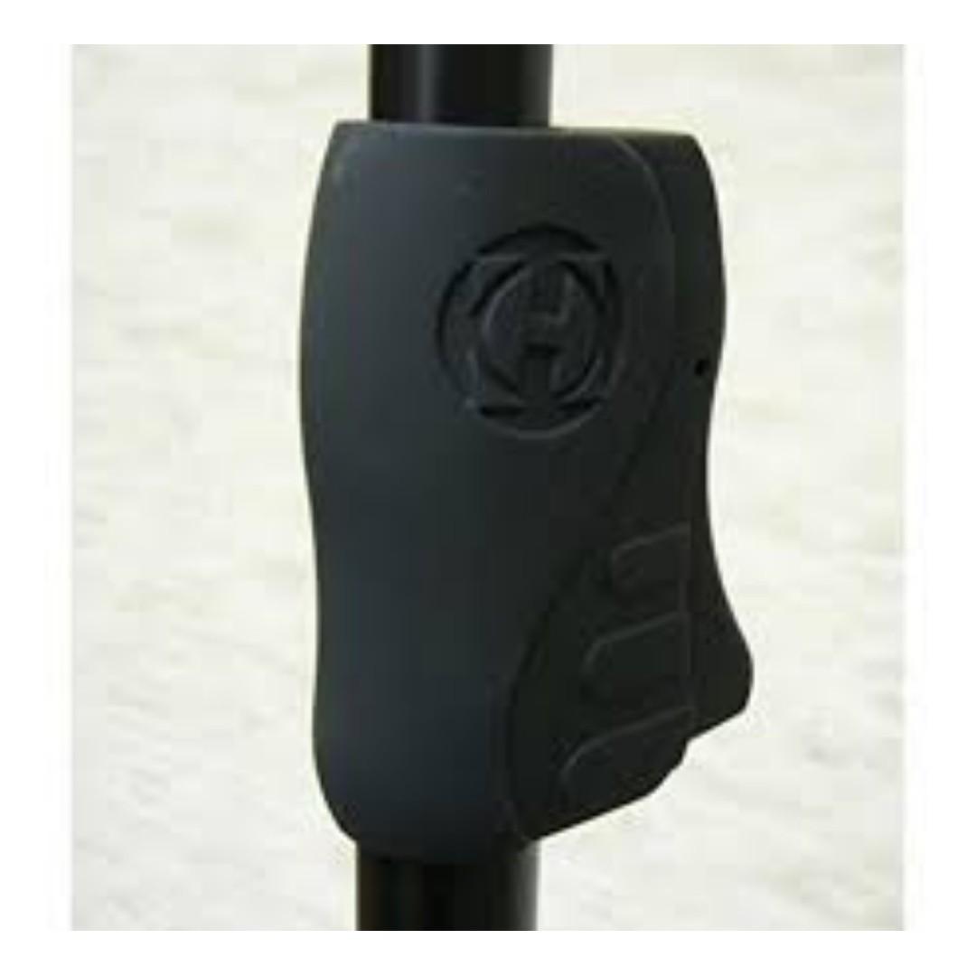 Hercules -Auto Grip System (AGS) Cello Stand (DS580B), Hobbies & Toys ...