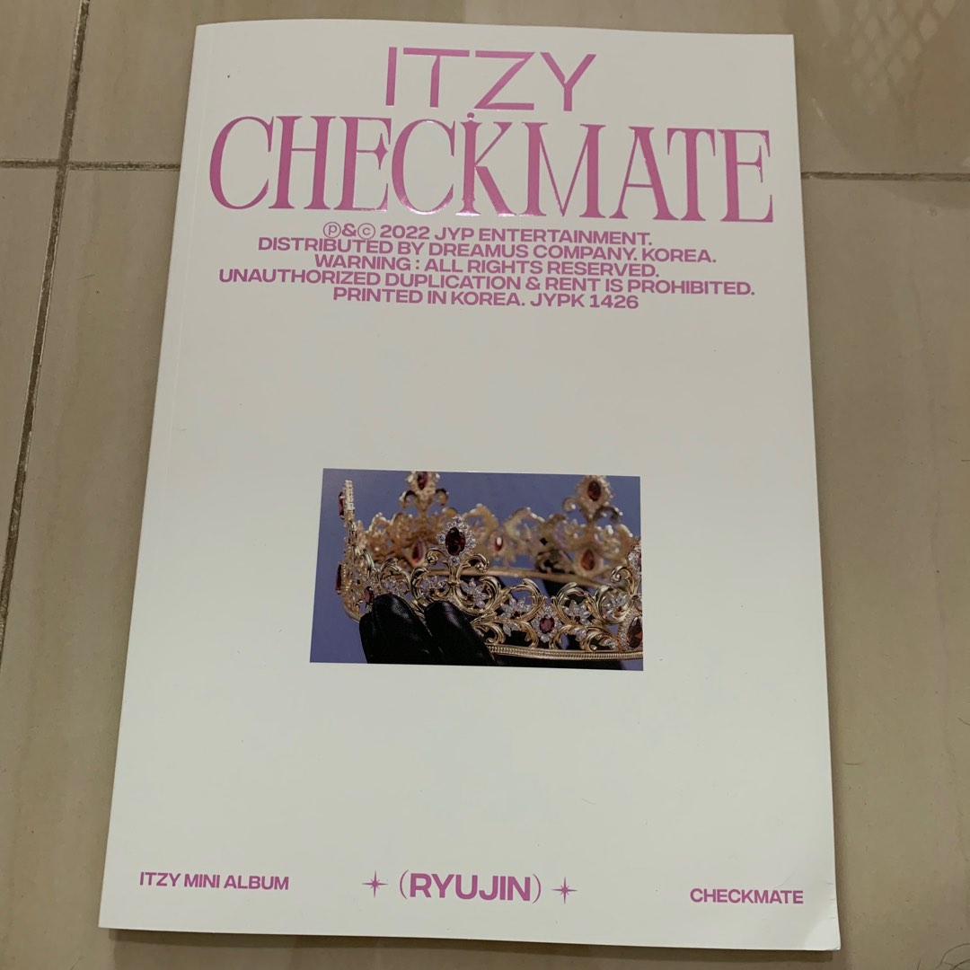 ITZY Checkmate Ryujin version album unsealed, Hobbies & Toys ...