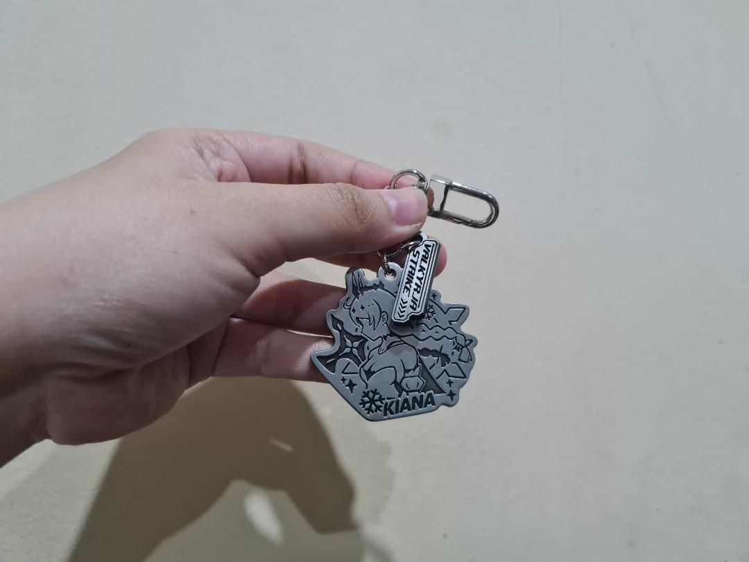 Mihoyo honkai impact kiana keychain, J-Pop di Carousell