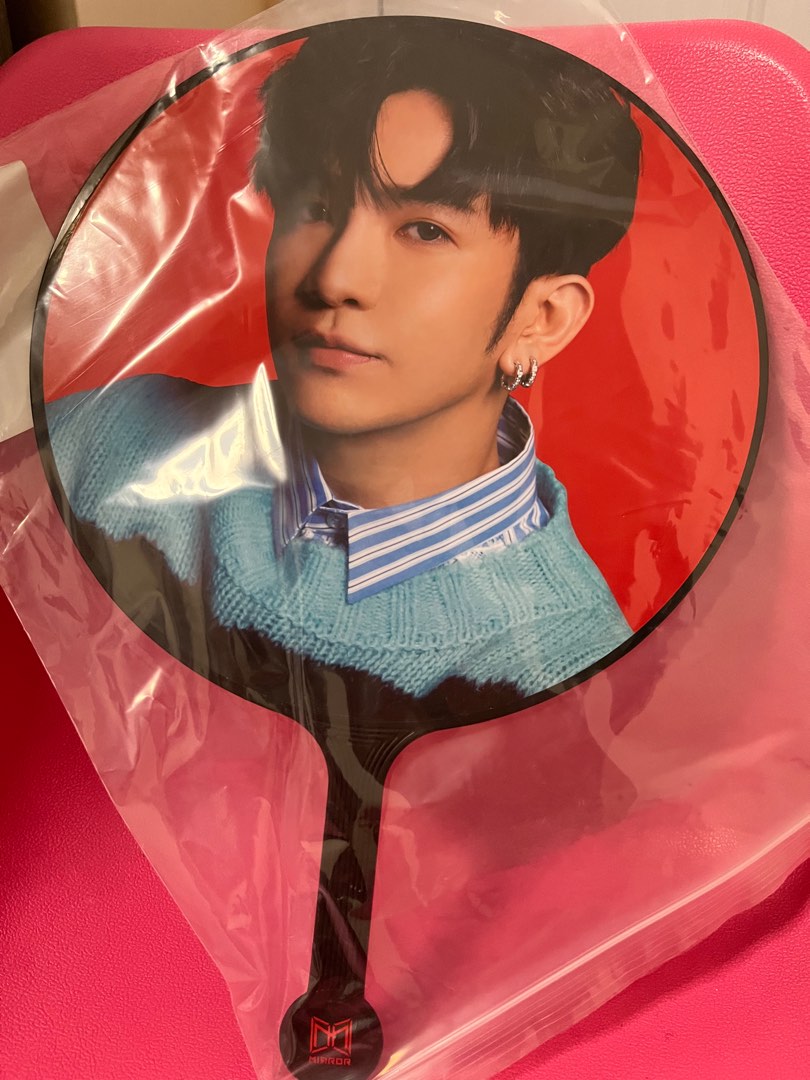 Mirror Anson Lo 教主 演唱會 大扇, 興趣及遊戲, 收藏品及紀念品, 明星周邊 - Carousell