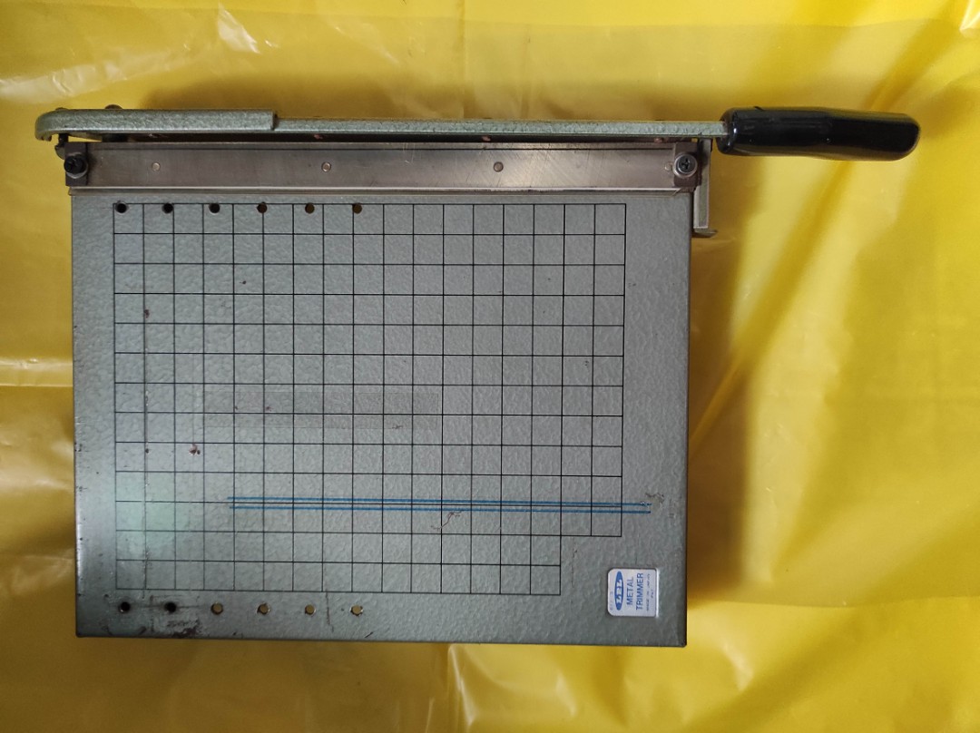 Paper Cutter Metal Cutter Made in Japan, Hobbies & Toys, Stationery ...