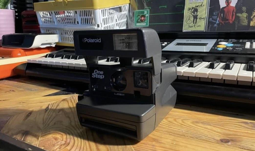 Polaroid One step Camera Made in Uk, Photography, Cameras on Carousell