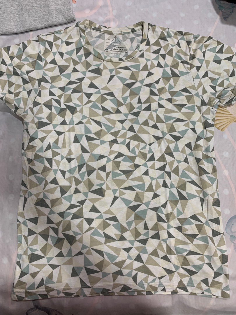 Pull & bear original, Fesyen Pria, Pakaian , Atasan di Carousell