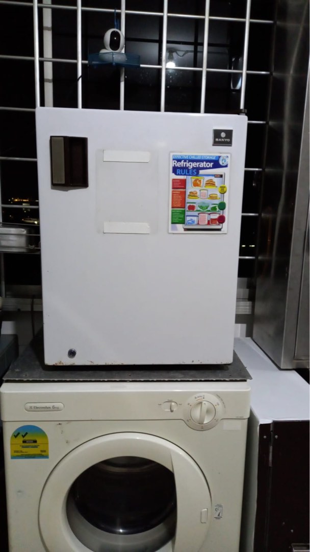 Sanyo Mini Fridge, TV & Home Appliances, Kitchen Appliances ...