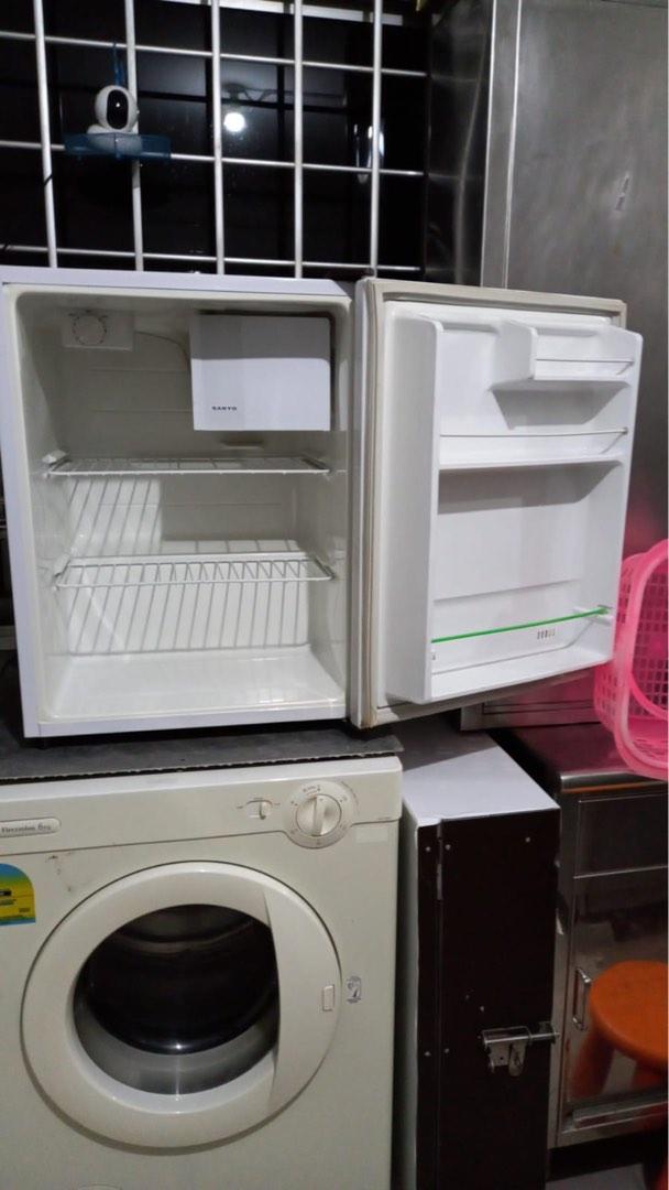 Sanyo Mini Fridge, TV & Home Appliances, Kitchen Appliances ...