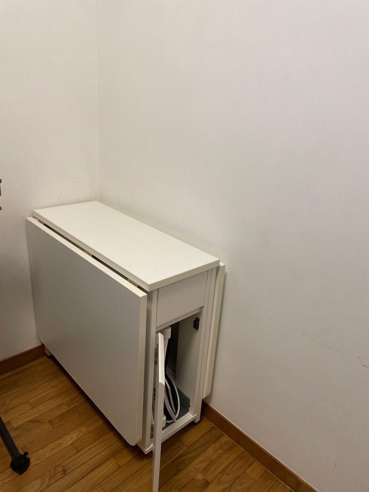 Smart Foldable table set + 2 x foldable chairs (Good condition ...