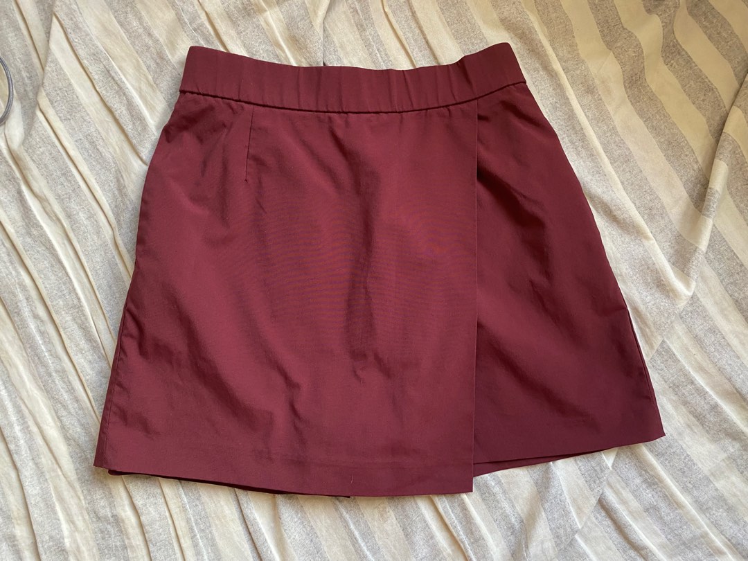 Uniqlo Skort in Maroon, Women's Fashion, Bottoms, Skirts on Carousell