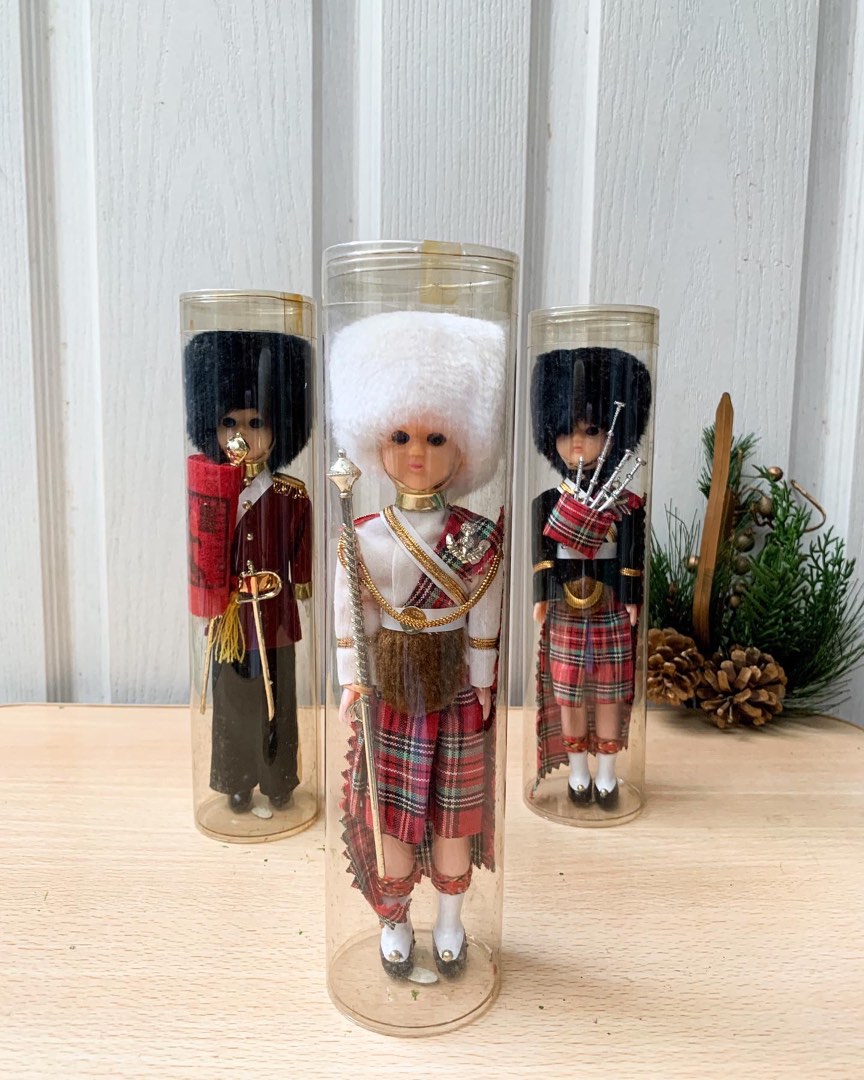 Vintage UK Guard collectible Dolls, Hobbies & Toys, Memorabilia ...