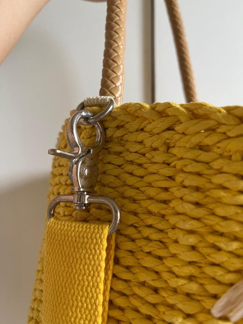 Young Living Diffuser Bag, Women's Fashion, Bags & Wallets, Cross-body ...