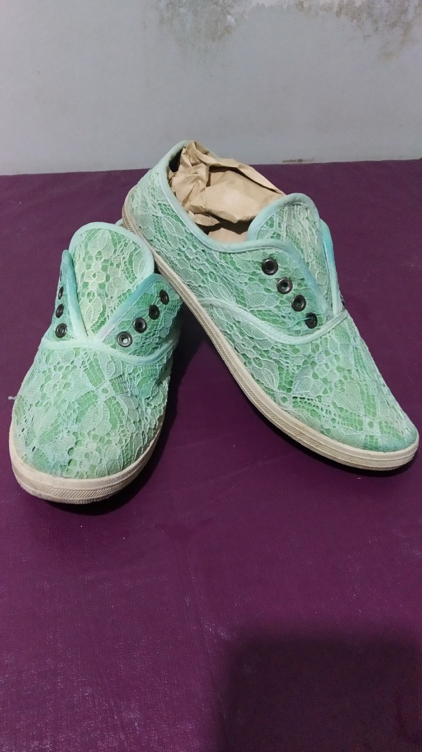 Bench Rubber Shoes, Women's Fashion, Footwear, Sneakers on Carousell