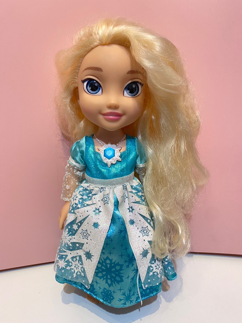 Disney Frozen Elsa doll batt-op, Hobbies & Toys, Toys & Games on Carousell