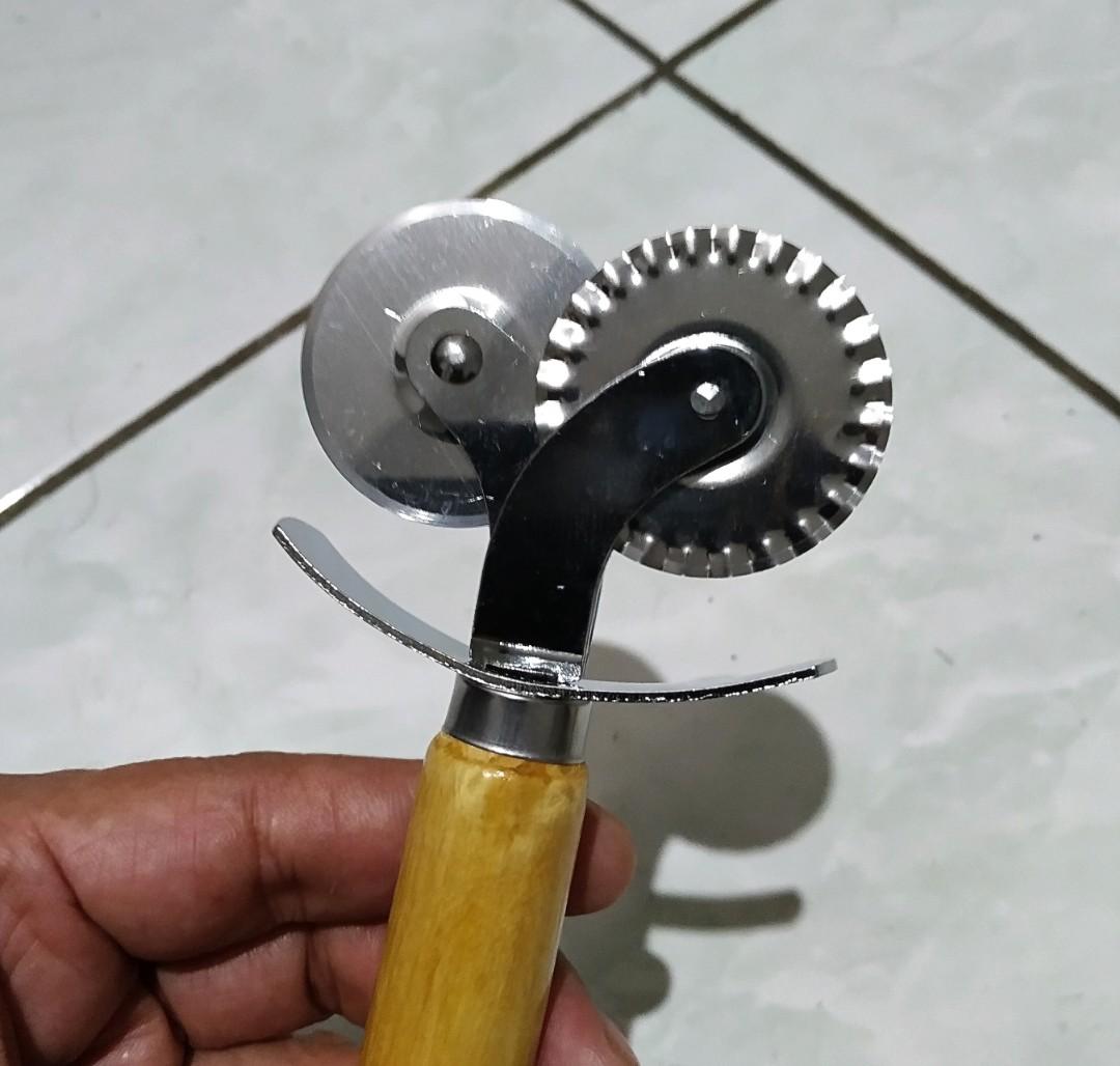 Fox Run Pastry Crimper & Cutter, Food & Drinks, Spice & Seasoning on ...