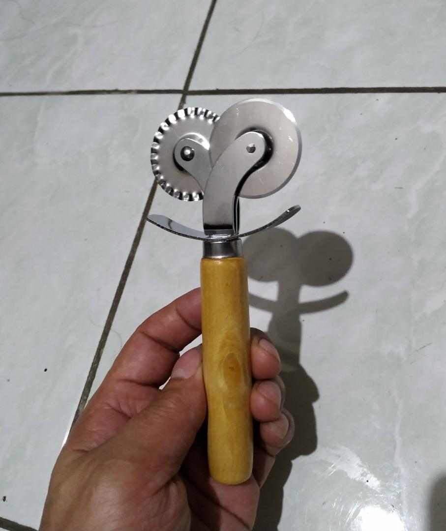 Fox Run Pastry Crimper & Cutter, Food & Drinks, Spice & Seasoning on ...