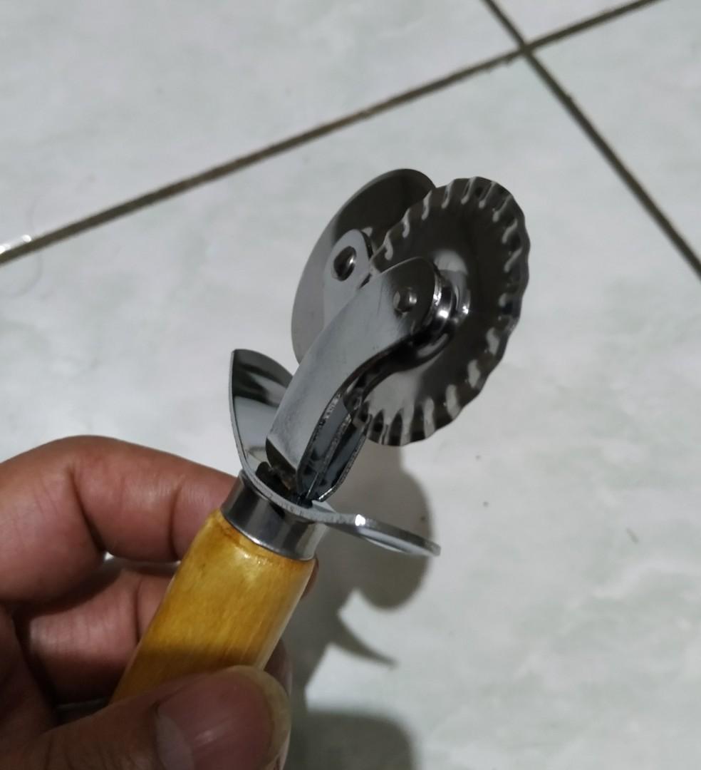 Fox Run Pastry Crimper & Cutter, Food & Drinks, Spice & Seasoning on ...