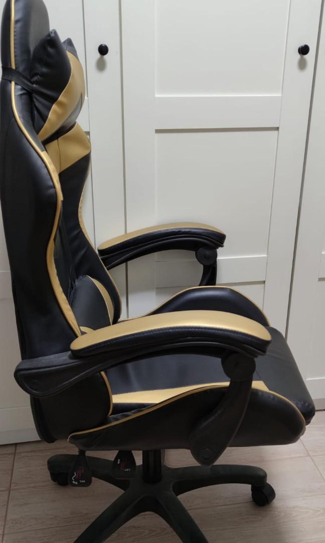 Gaming chair, Furniture & Home Living, Furniture, Chairs on Carousell