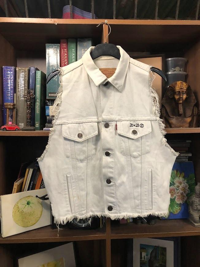 LEVI STRAUSS & CO. Jeans White Graphic Jacket Vest, Men's Fashion ...