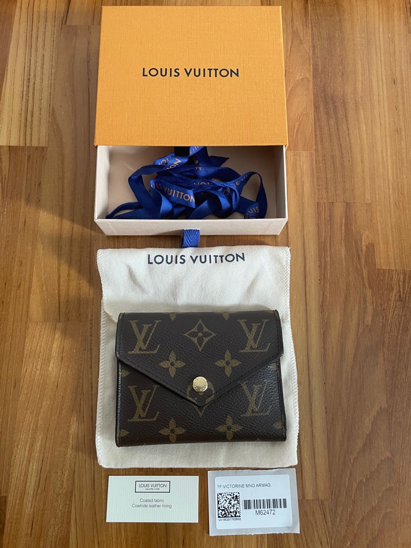 LV Compact Wallet - Brand new display set, Luxury, Bags & Wallets on ...