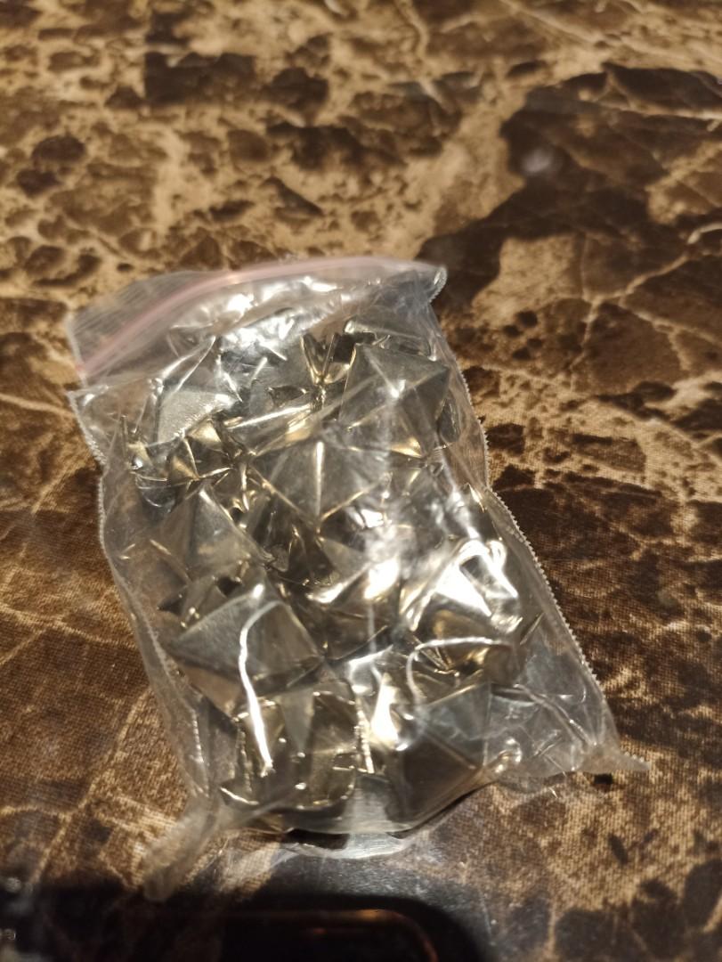 Pin Tempelan Besi Kotak, Desain & Kerajinan Tangan, Alat & Bahan ...