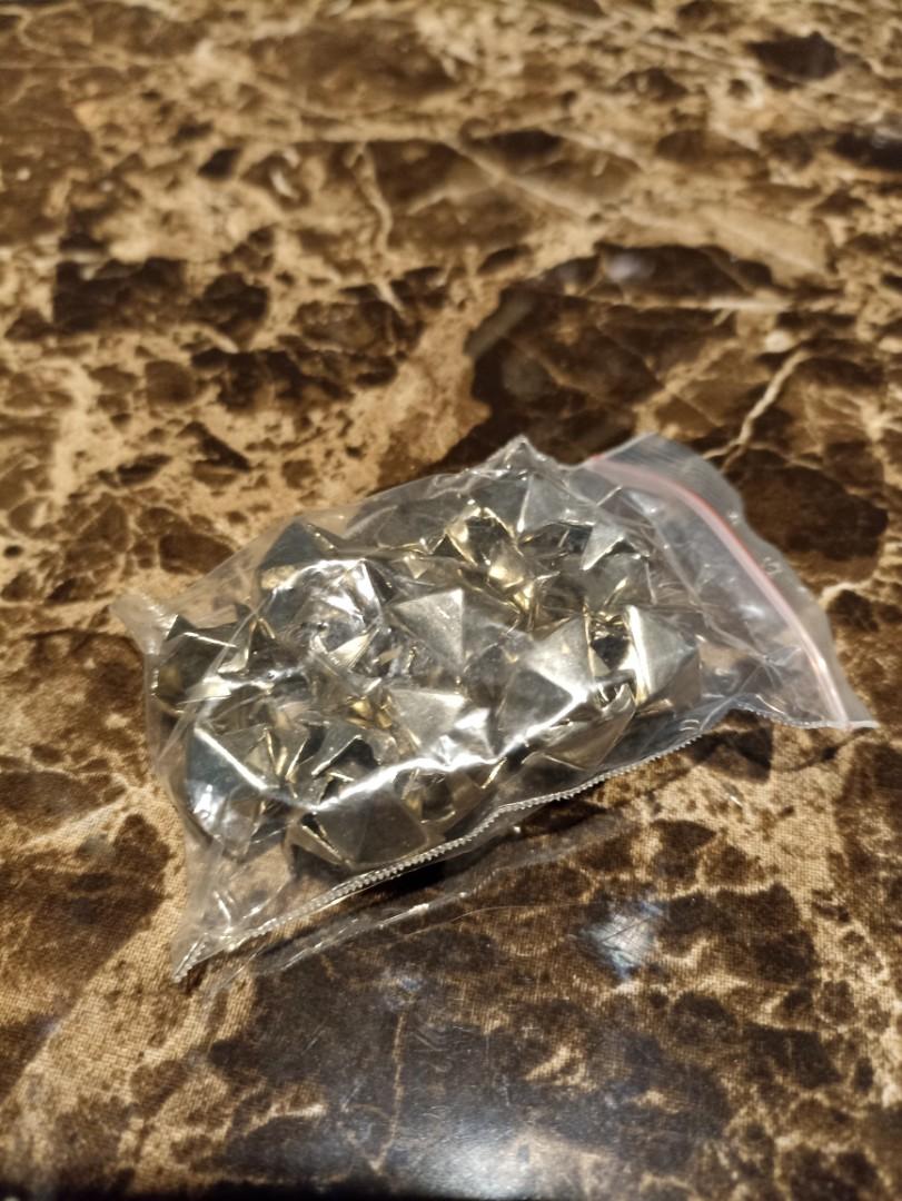 Pin Tempelan Besi Kotak, Desain & Kerajinan Tangan, Alat & Bahan ...