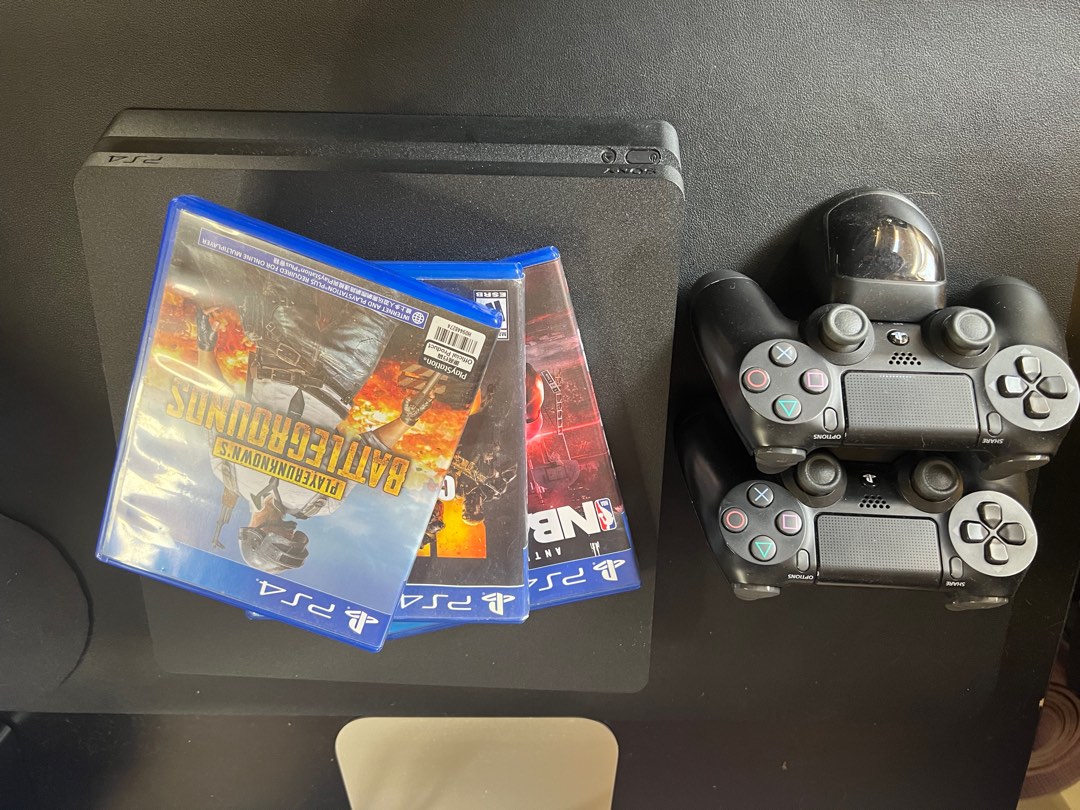 Playstation 4 with 3 Games 2 controllers and Docking Station, Video ...