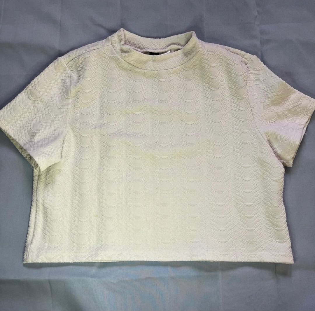 Semi crop top stretchable, Women's Fashion, Tops, Others Tops on Carousell