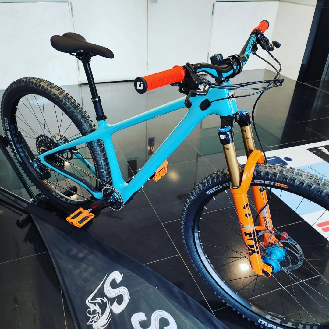 Yeti Arc Turq custom Fox Hope GX Magura, Sports Equipment, Bicycles ...