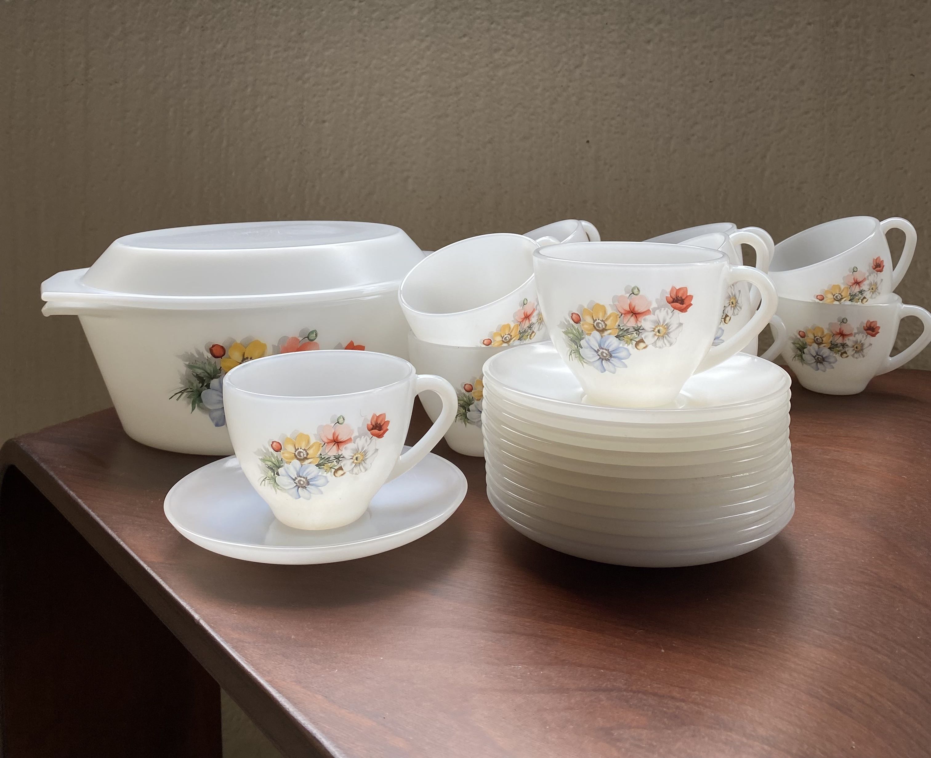 Arcopal Made in France 12 cups and saucers set + extra, Furniture ...