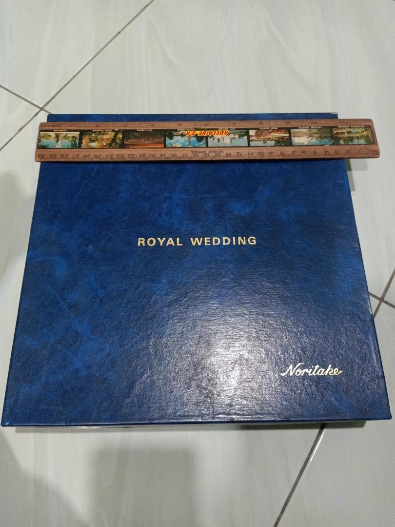 cenderahati perkahwinan di raja johor & perak 1983, Hobbies & Toys ...