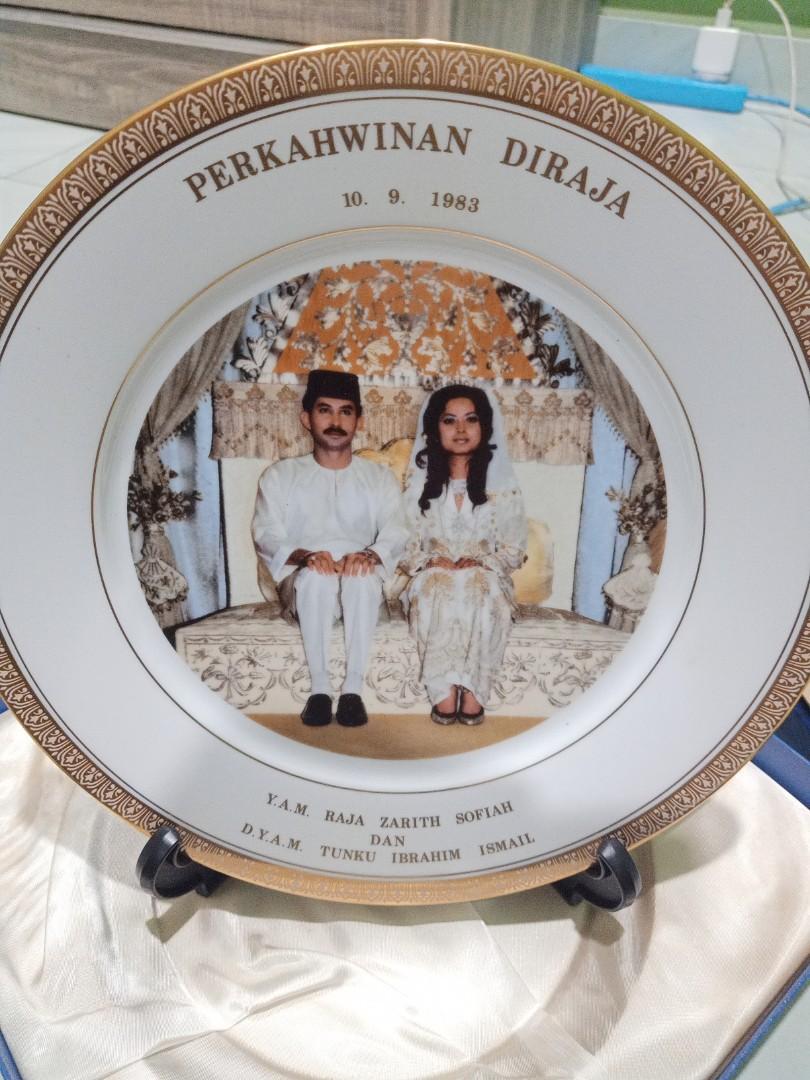 cenderahati perkahwinan di raja johor & perak 1983, Hobbies & Toys ...