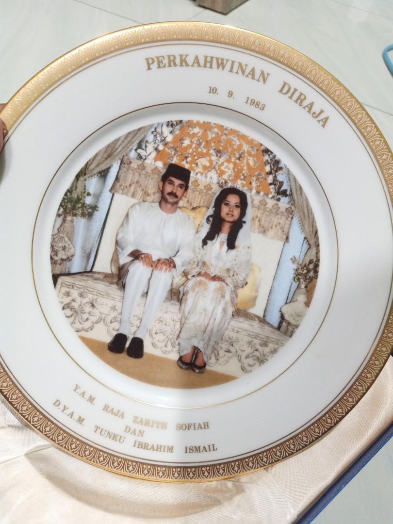 cenderahati perkahwinan di raja johor & perak 1983, Hobbies & Toys ...