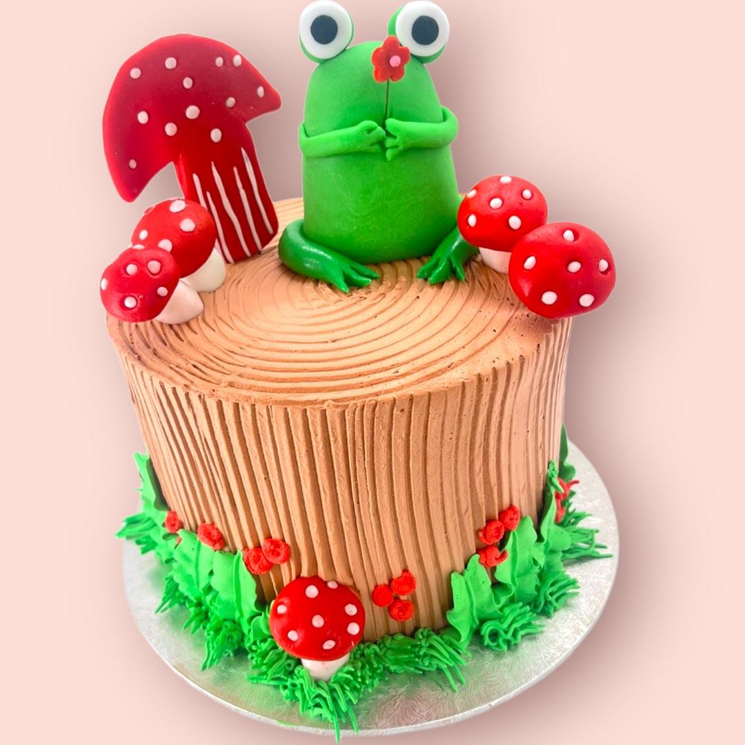 Frog log cake, Food & Drinks, Homemade Bakes on Carousell