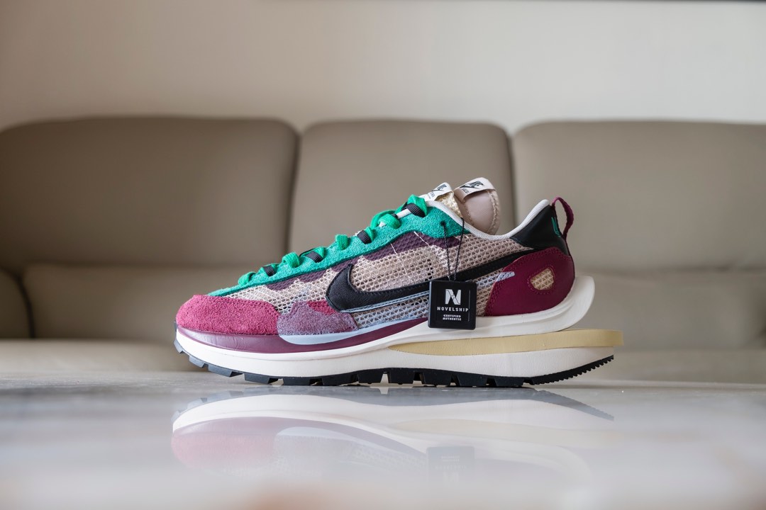 Nike Sacai Vaporwaffle Villain Red, Men's Fashion, Footwear, Sneakers ...