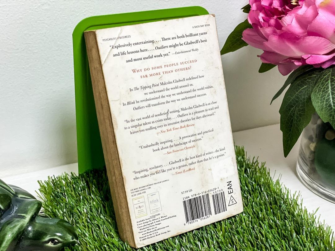 Outliers by Malcolm Gladwell Book For Sale Soft bound book Paper book ...