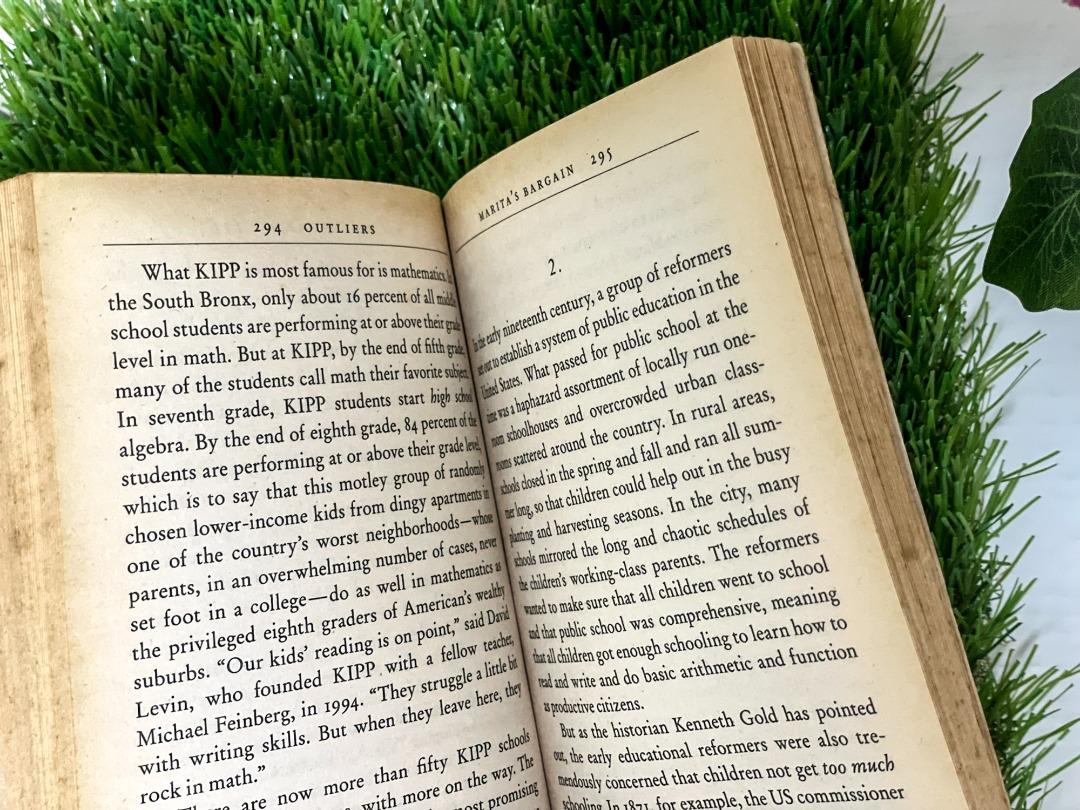 Outliers by Malcolm Gladwell Book For Sale Soft bound book Paper book ...