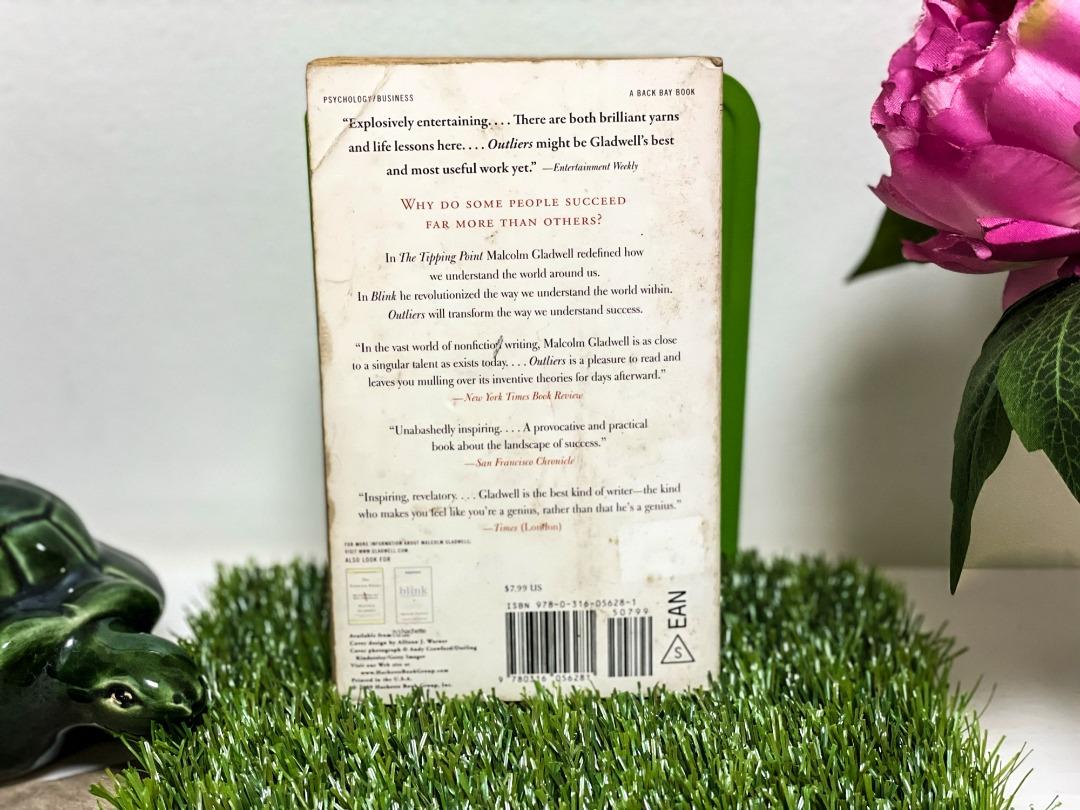 Outliers by Malcolm Gladwell Book For Sale Soft bound book Paper book ...