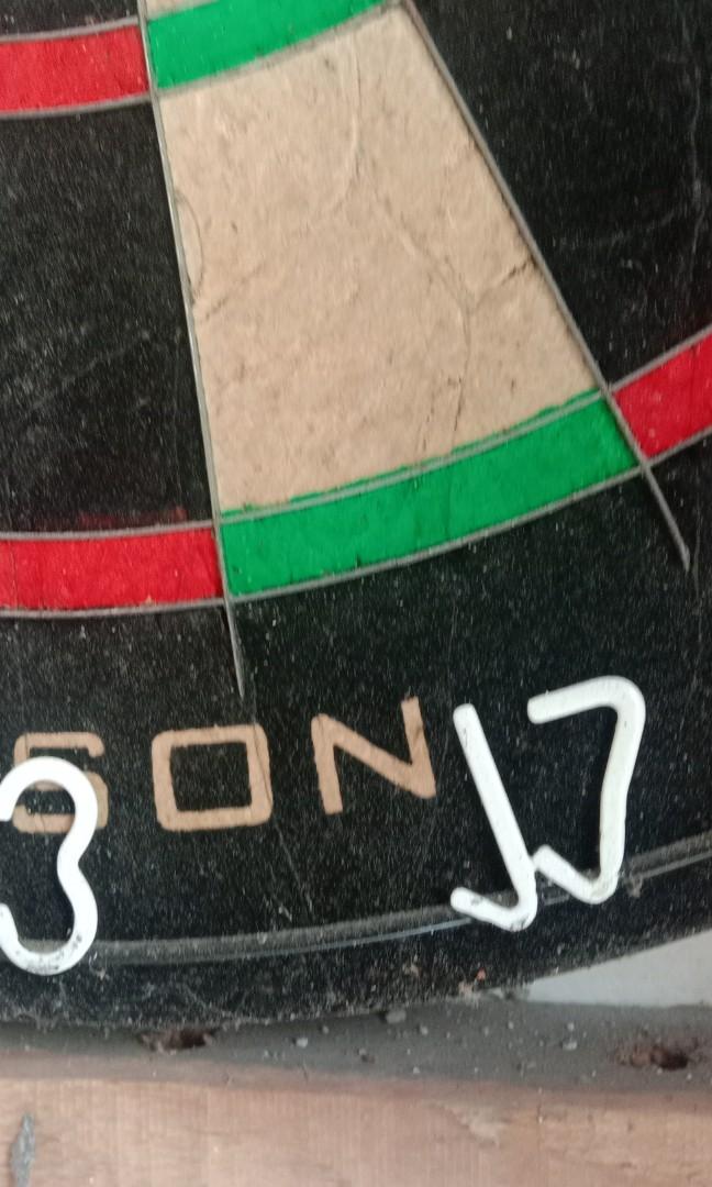 Robson-razor dart board, Hobbies & Toys, Toys & Games on Carousell