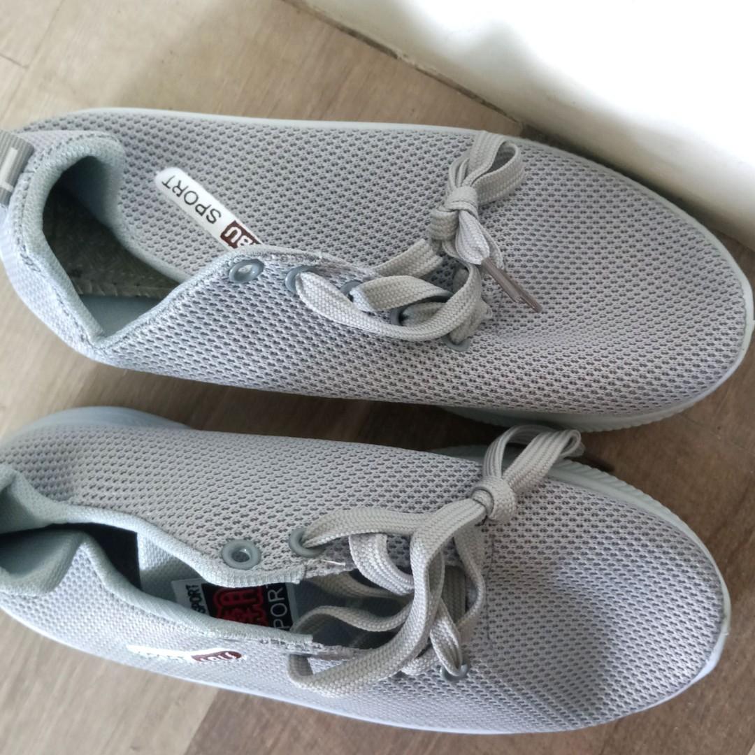 Grey rubber shoes, Women's Fashion, Footwear, Sneakers on Carousell
