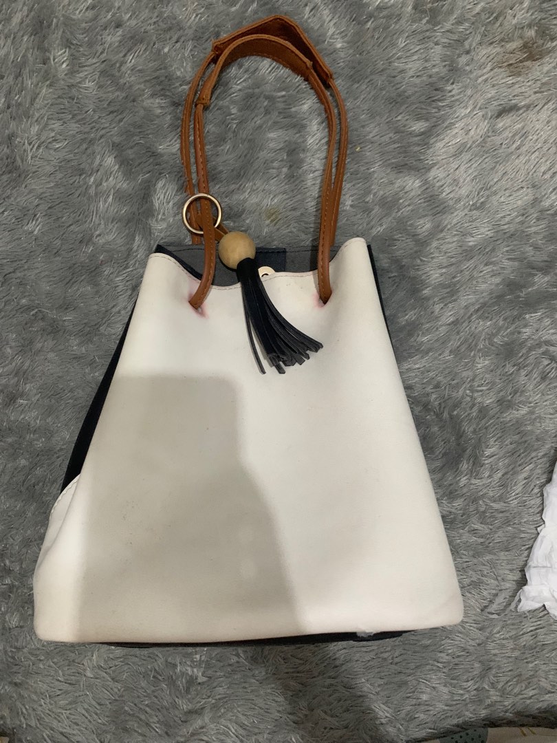 Tas hitam putuh soren, Barang Mewah, Tas & Dompet di Carousell