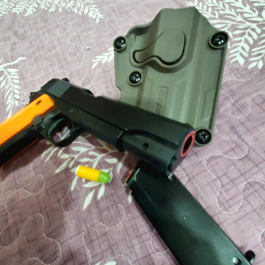 Toy 1911 gun with magazine and bullets. (All plastic) Great for cosplay ...