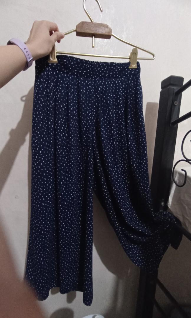 Uniqlo polka dot navy blue culottes that can look like a skirt, Women's ...