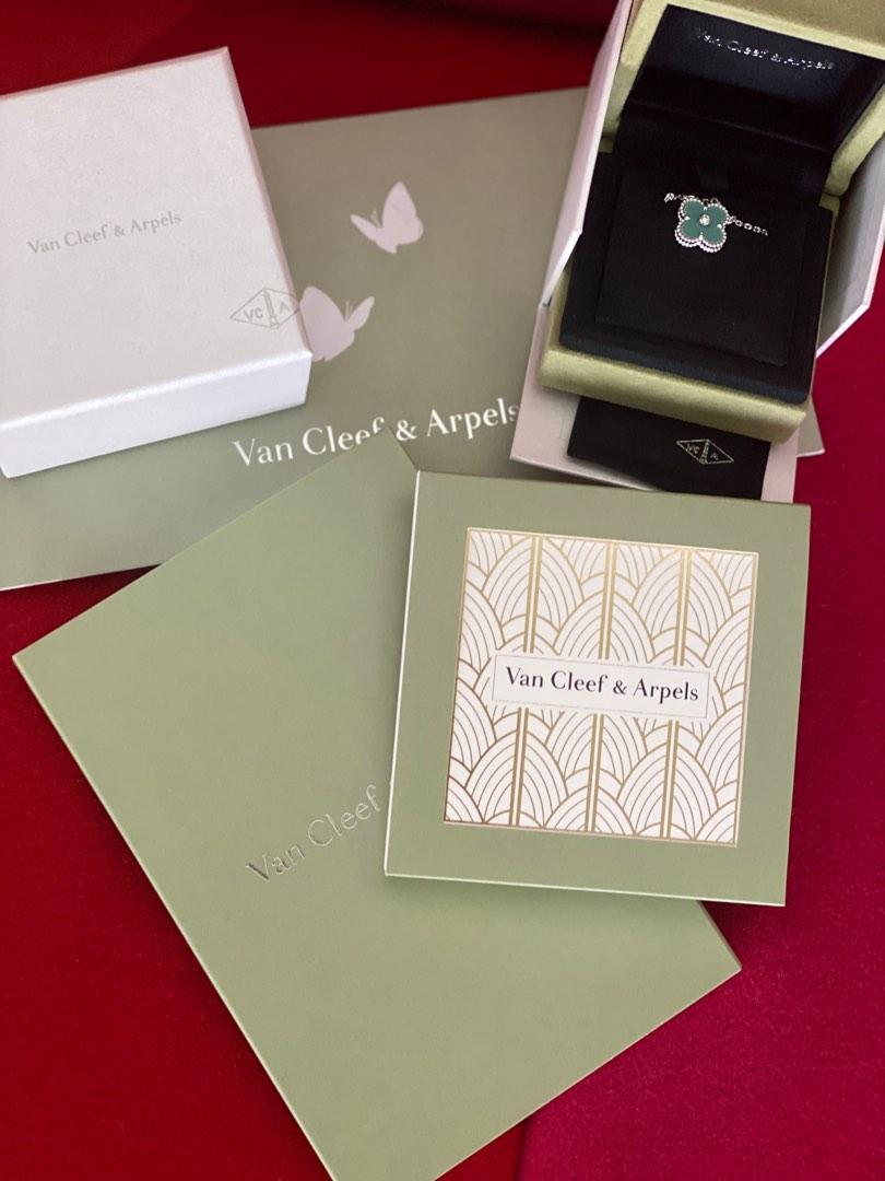 Van cleef & Arpels Limited Holiday Pendant, Luxury, Accessories on ...