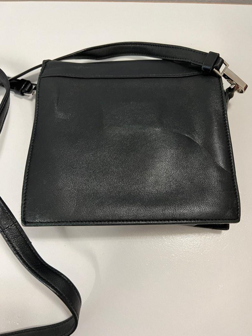 Versace Versus cross body bag, Luxury, Bags & Wallets on Carousell Versace Versus cross body bag, Luxury, Bags & Wallets on Carousell