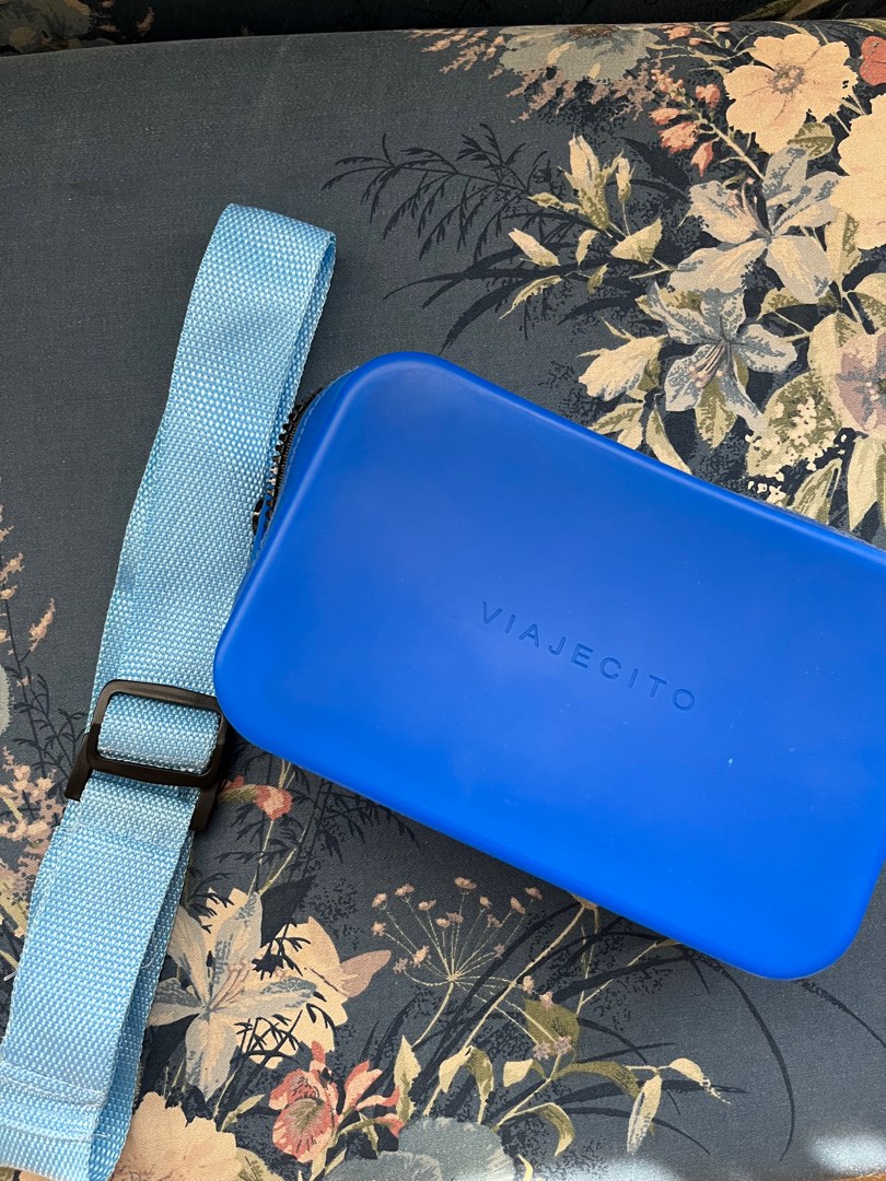 Well Loved Viajecito Classic Splashkit with Strap, Women's Fashion ...