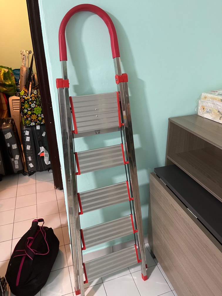 Aluminium 4 steps ladder, Furniture & Home Living, Home Improvement ...