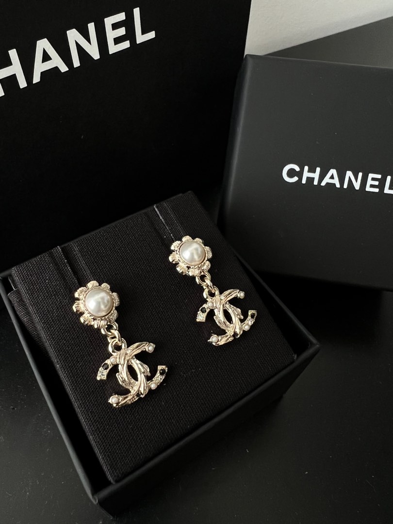 Chanel Earrings, Women's Fashion, Jewelry & Organisers, Earrings on ...