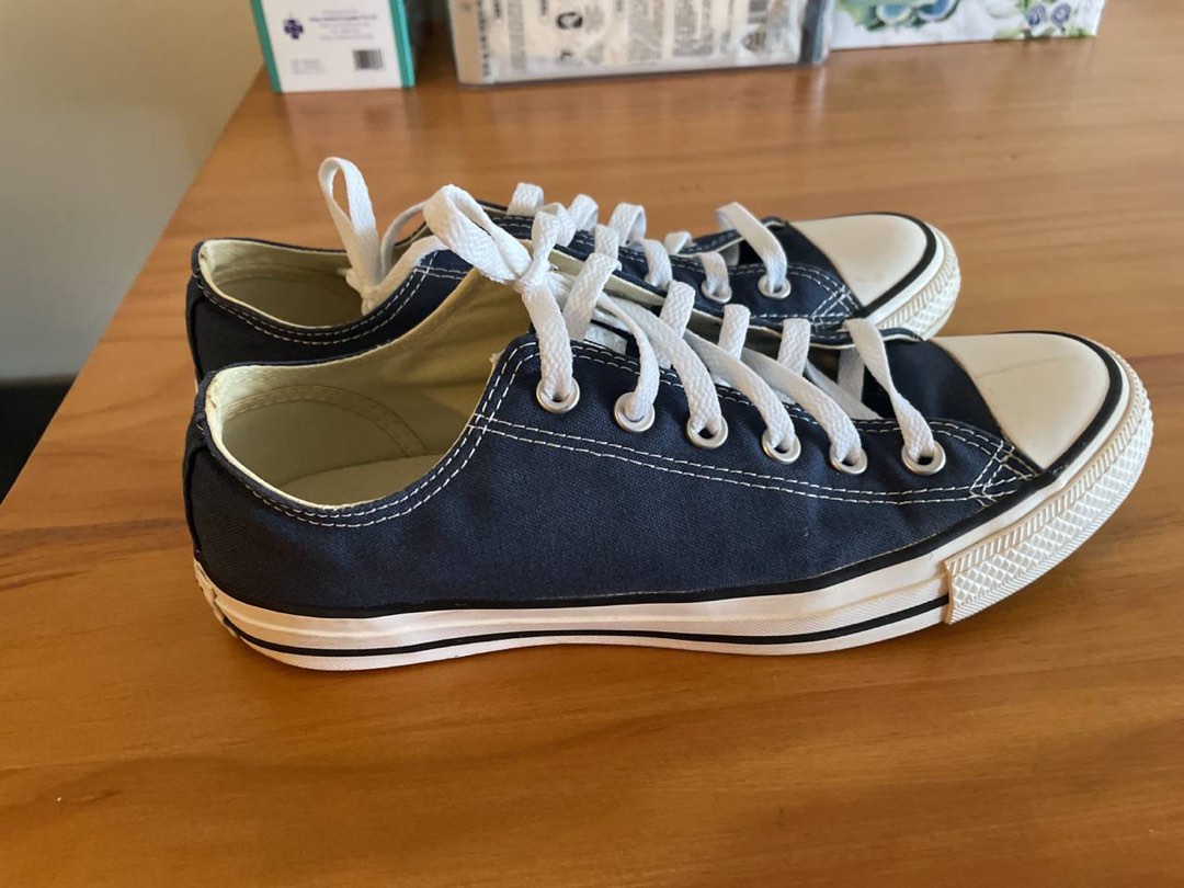 Converse Low, Men's Fashion, Footwear, Sneakers on Carousell