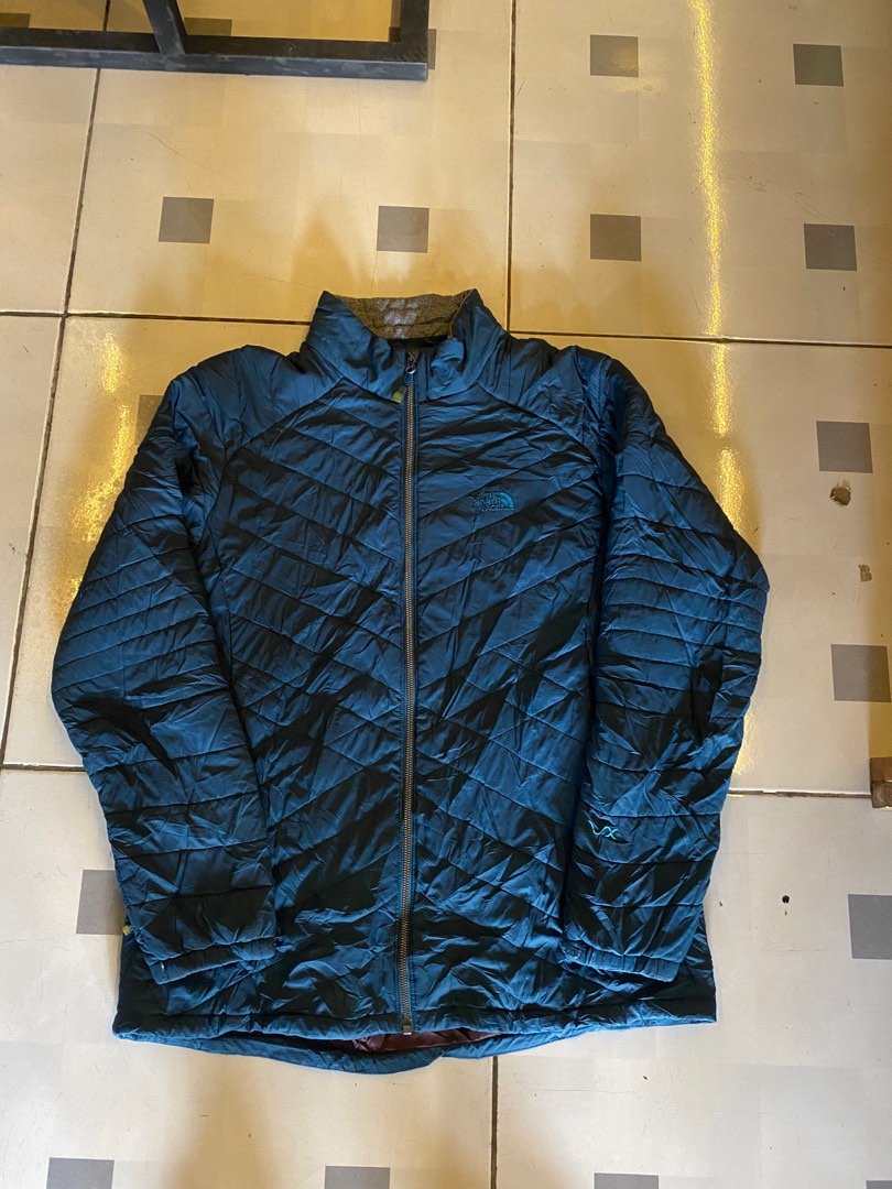 Jaket bulang tnf, Fesyen Pria, Pakaian , Atasan di Carousell