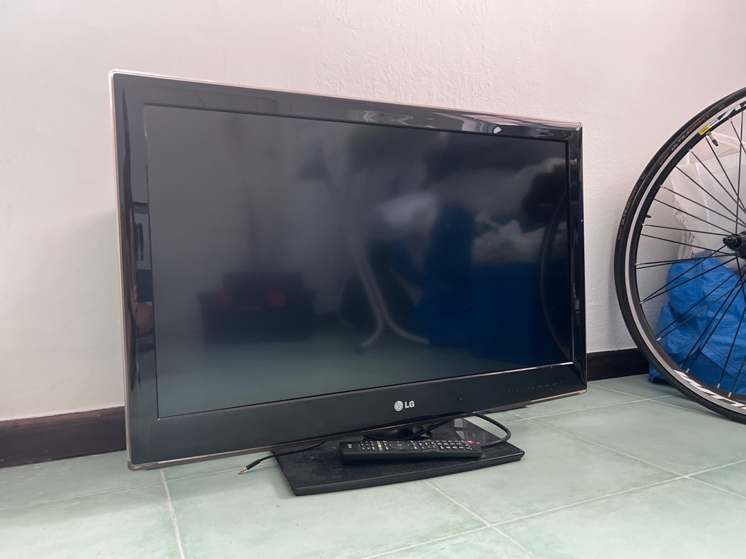LG TV 32” 32LV2500, TV & Home Appliances, TV & Entertainment, TV on ...