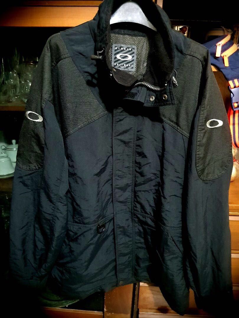 Oakley Full zip/button wind breaker/water resistant Jacket - authentic ...