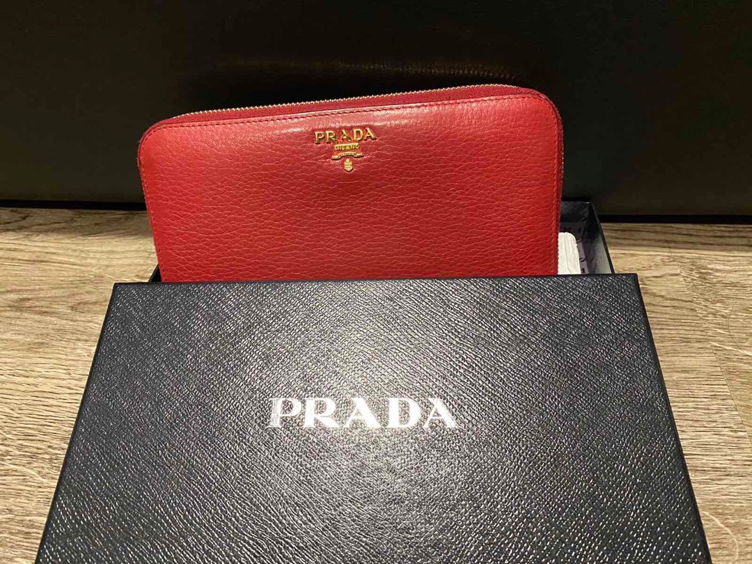 Prada wallet, Women's Fashion, Bags & Wallets, Wallets & Card holders ...